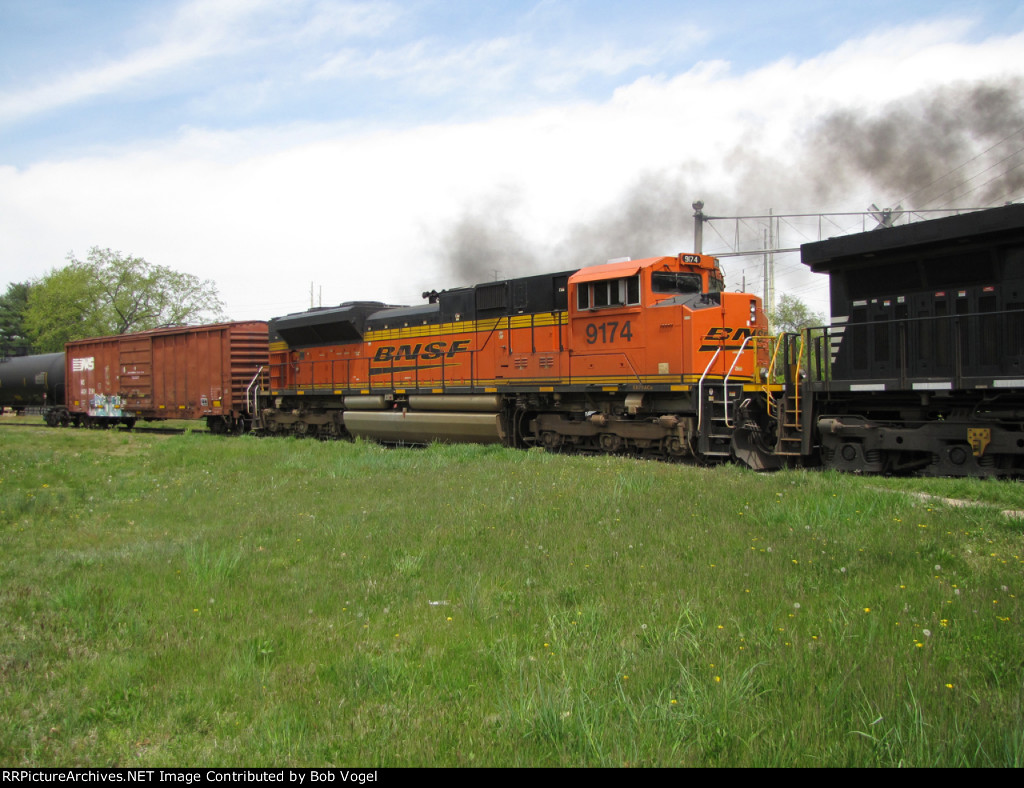 BNSF 9174